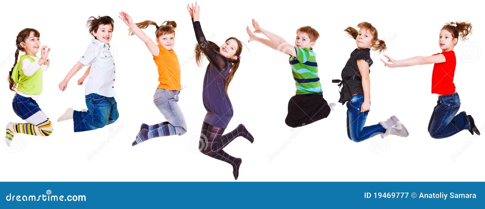 Das Kindspringen stockbild. Bild von mädchen, freundlich - 19469777