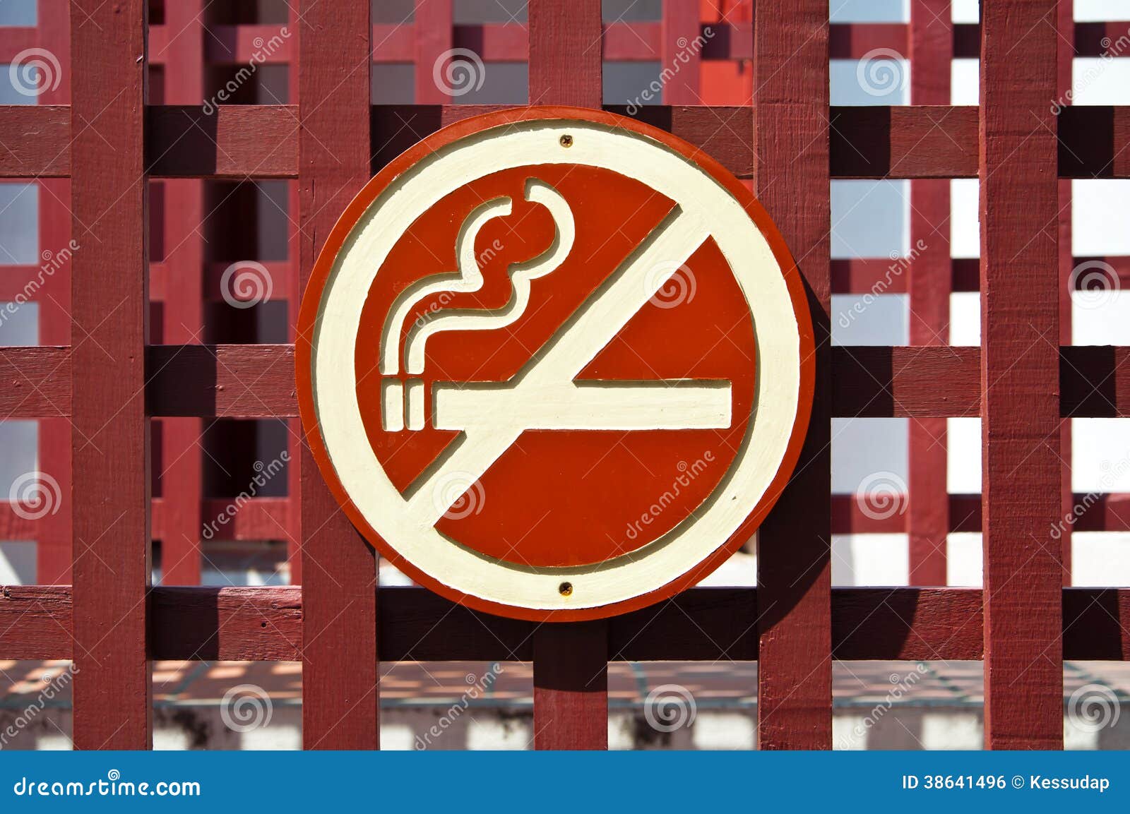 Das Nichtraucherzeichen Gemacht Vom Holz Stockfoto - Bild von ...