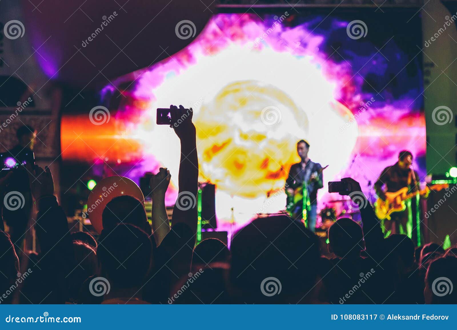 Das Publikum an Einem Konzert Redaktionelles Stockfotografie - Bild von ...