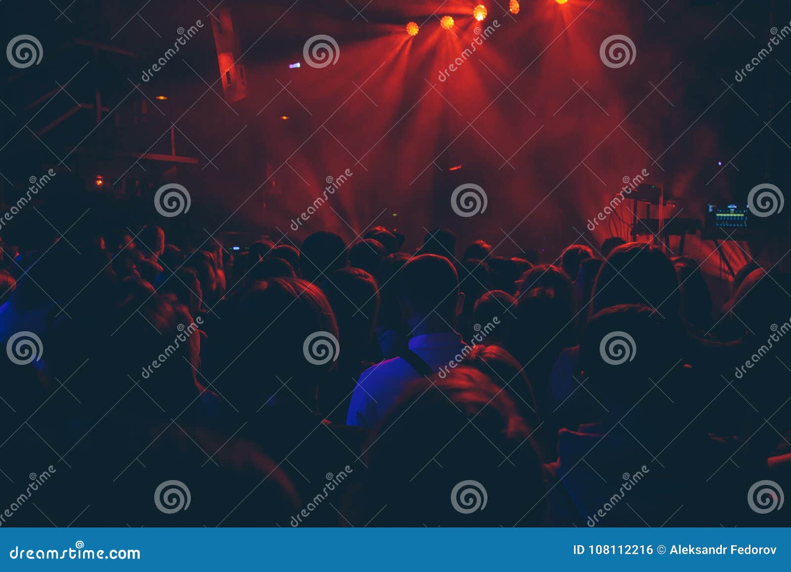 Das Publikum an Einem Konzert Stockfoto - Bild von masse, gebläse ...