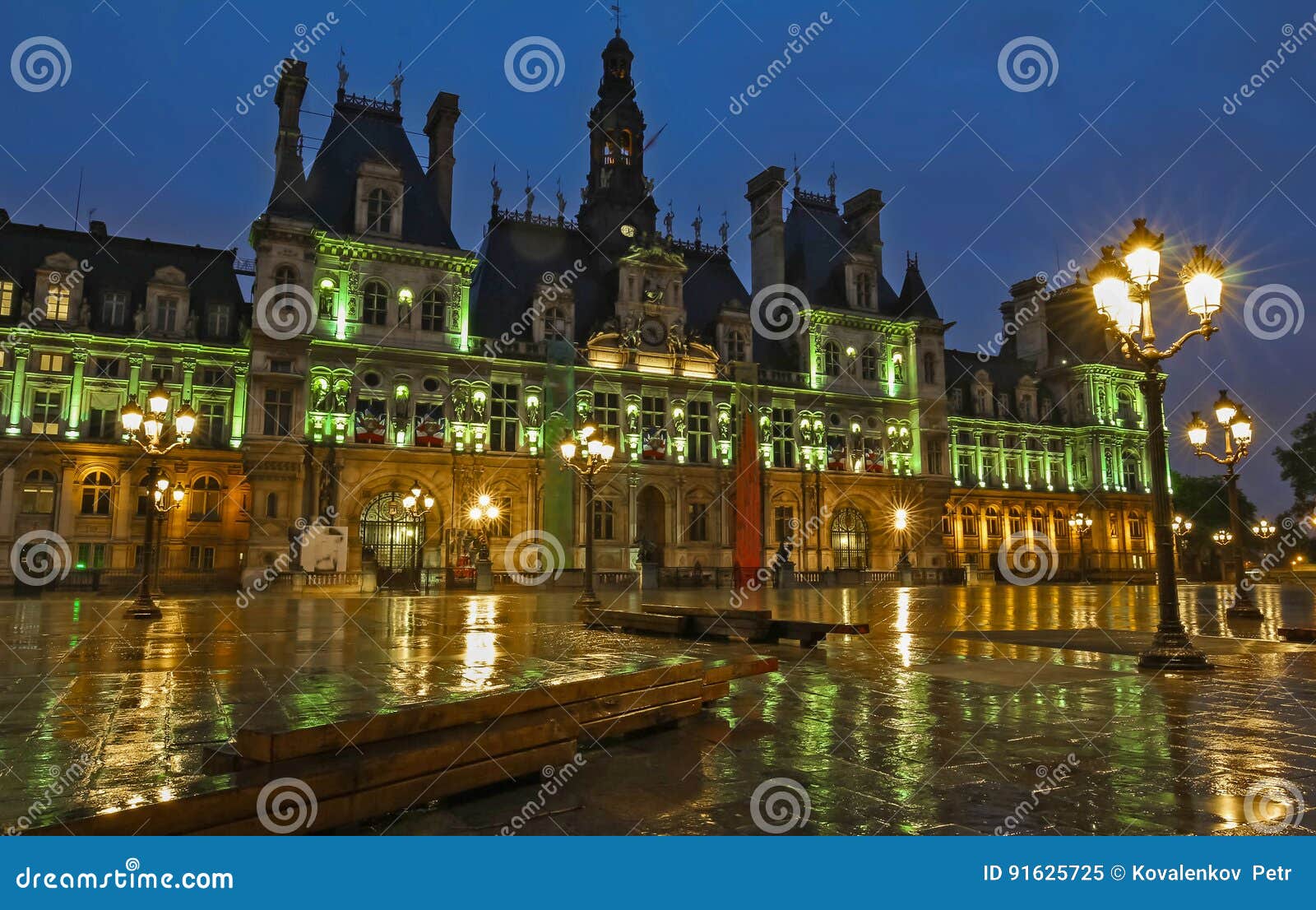 Das Rathaus Von Paris, Frankreich Nachts Stockbild - Bild von tourismus ...