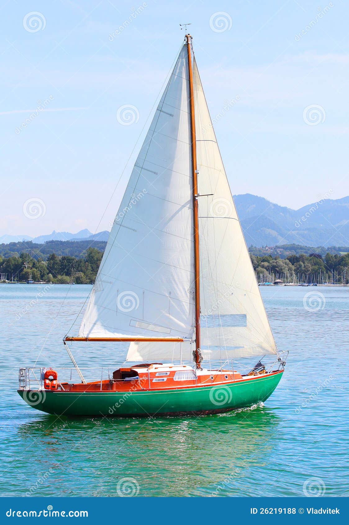 Das Segelboot. stockfoto. Bild von ozean, romantisch - 26219188