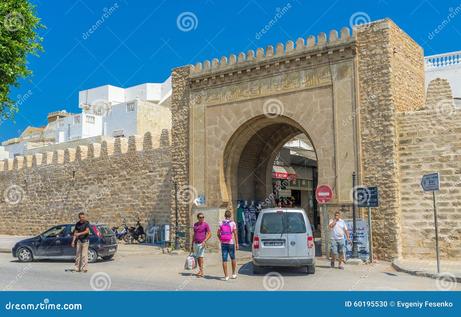 Das Tor redaktionelles bild. Bild von wall, festung, auto - 60195530