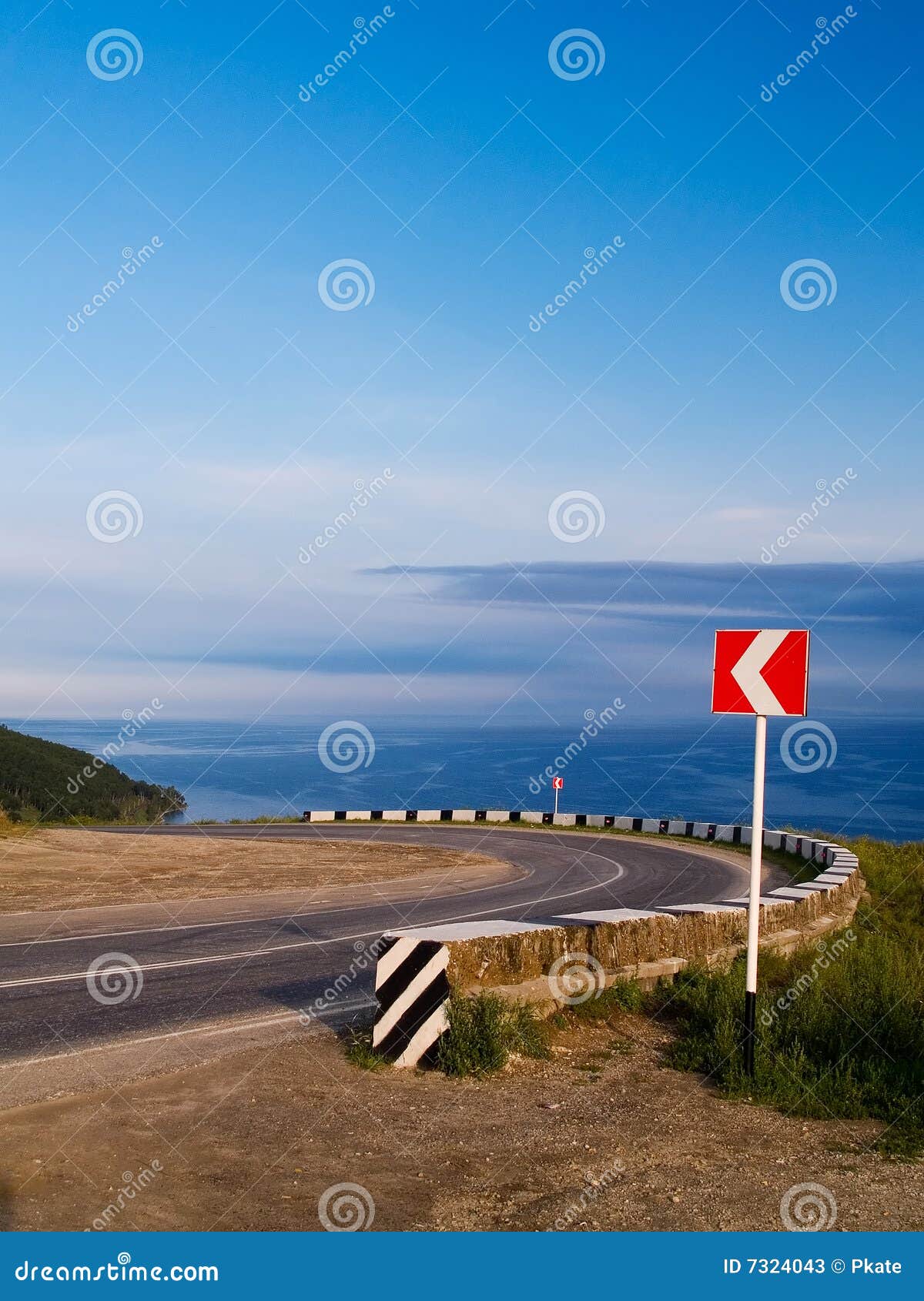 Das Wenden an den See stockbild. Bild von himmel, gras - 7324043