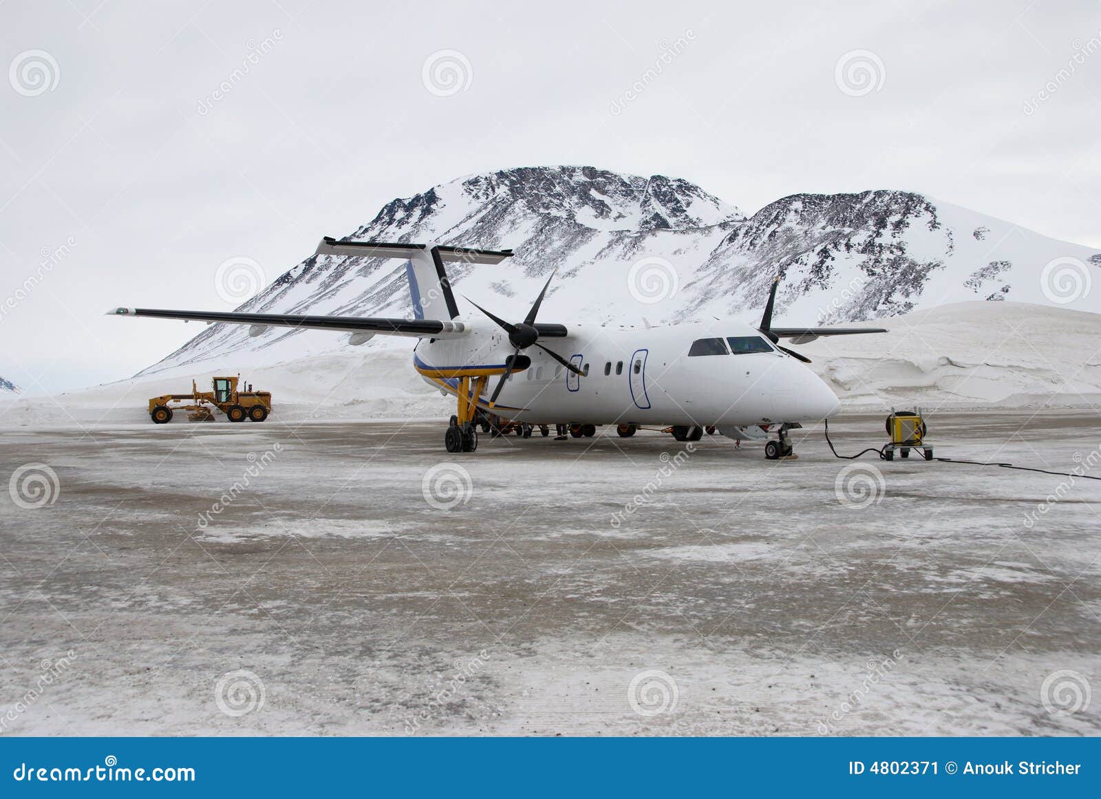 Dash8-100 stock image. Image of arctic, transportation - 4802371
