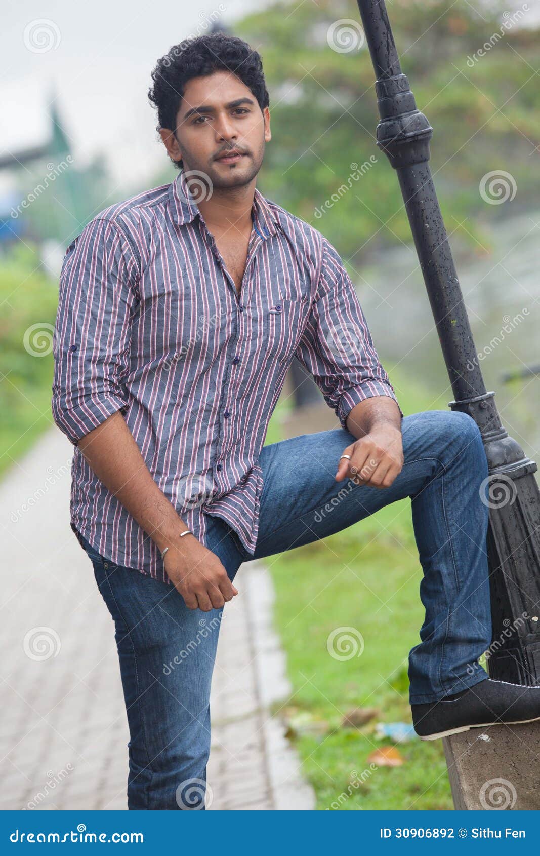 Dasun Nîshan 图库摄影片. 图片 包括有 逗人喜爱, 聚会所, 操作, 室外 - 30906892