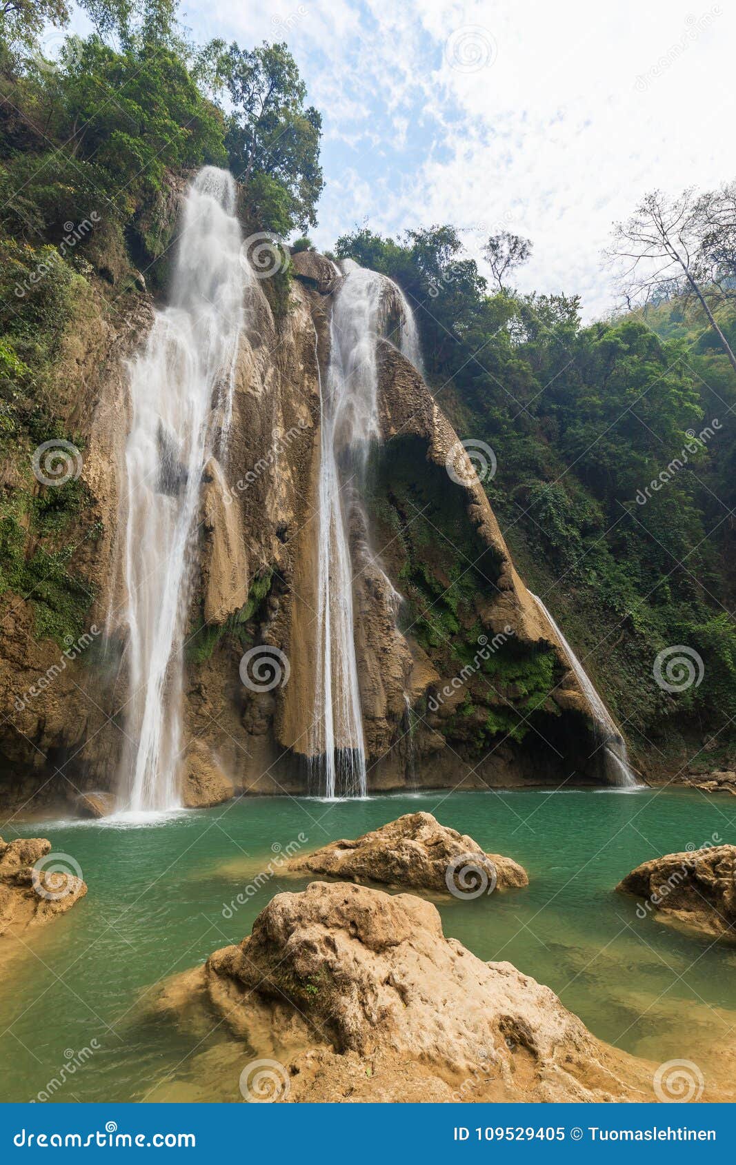 Dat Taw Gyaint Waterfall Dans Myanmar Image stock - Image du mandalay ...