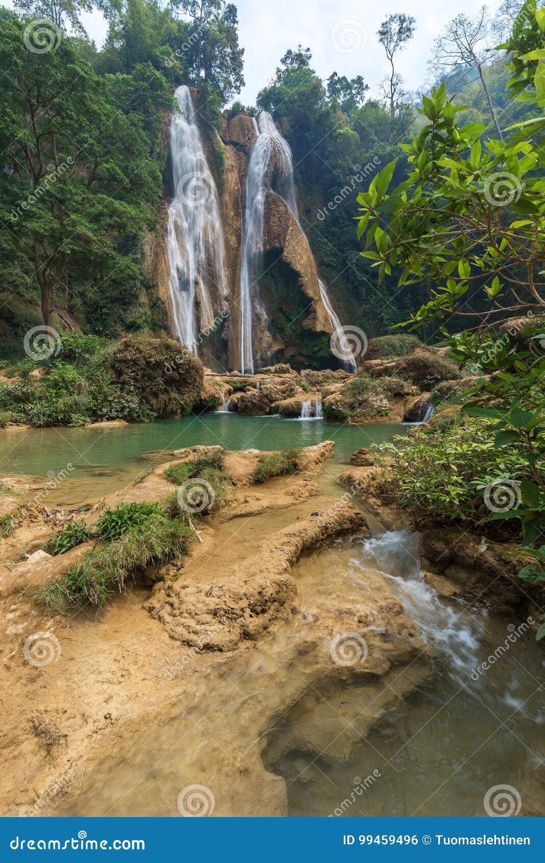 Dat Taw Gyaint Waterfall in Myanmar Stock Foto - Image of toerist ...