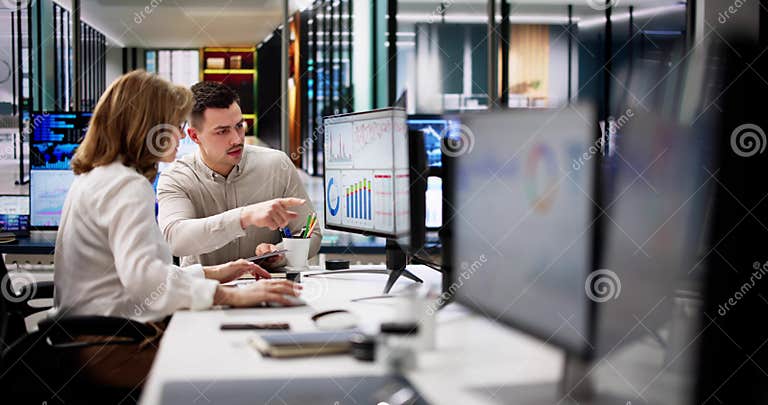 Data Analyst Mit Data Analytics KPI Stock Photo - Image of monitor ...