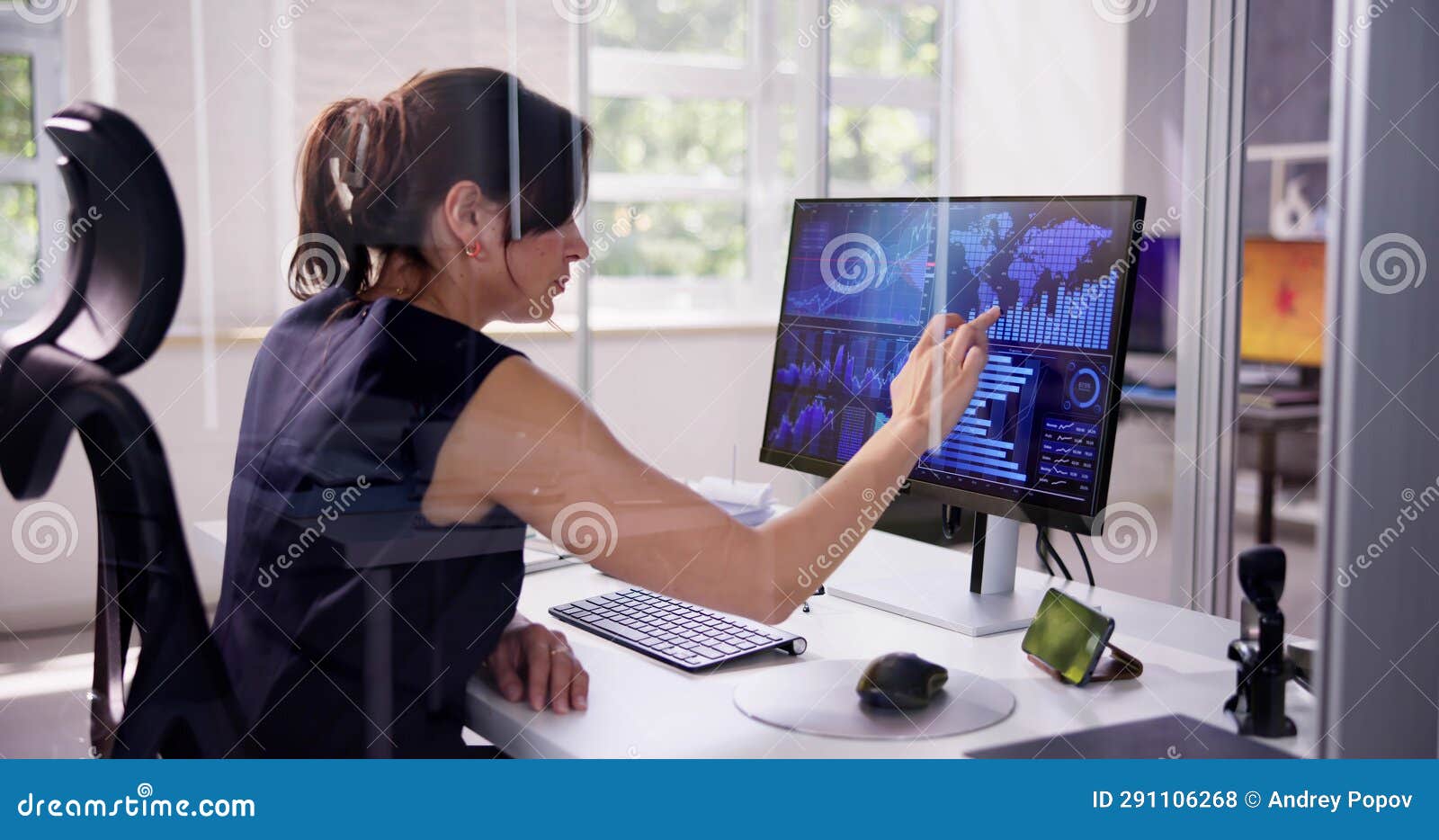 Data Analyst Mit Data Analytics Stock Photo - Image of data, hand ...