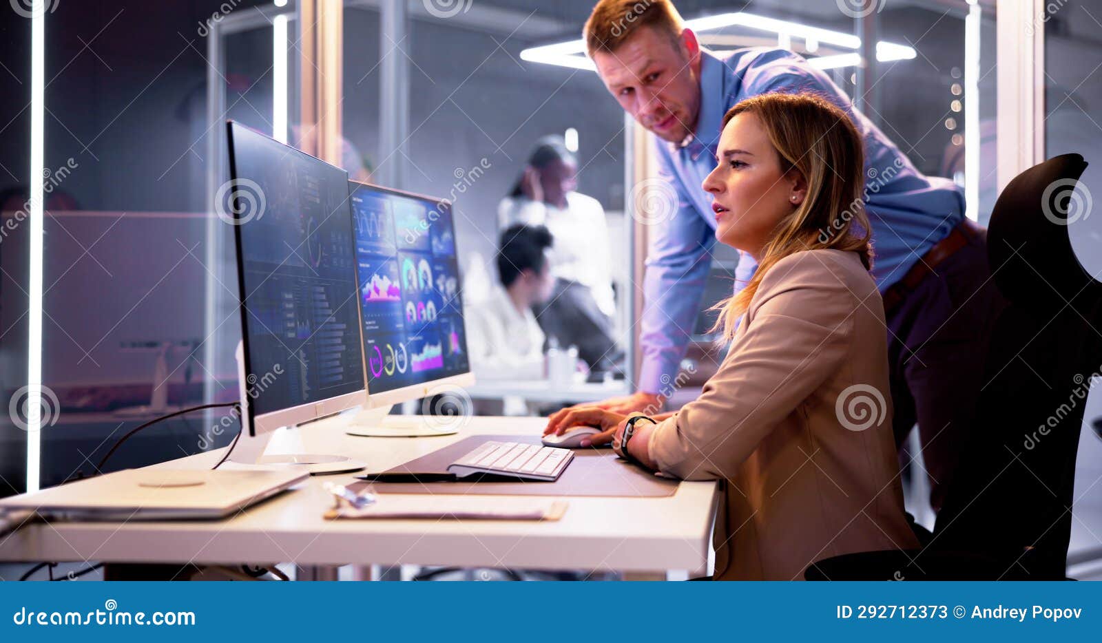 Data Analyst Mit Data Analytics KPI Stock Image - Image of women ...