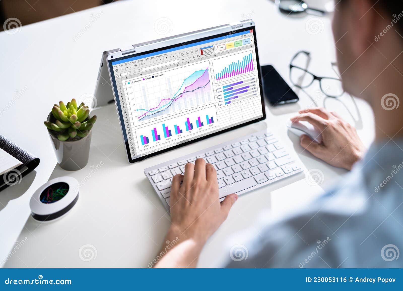 Data Analyst Using Data Analytics Dashboard Stock Photo - Image of ...