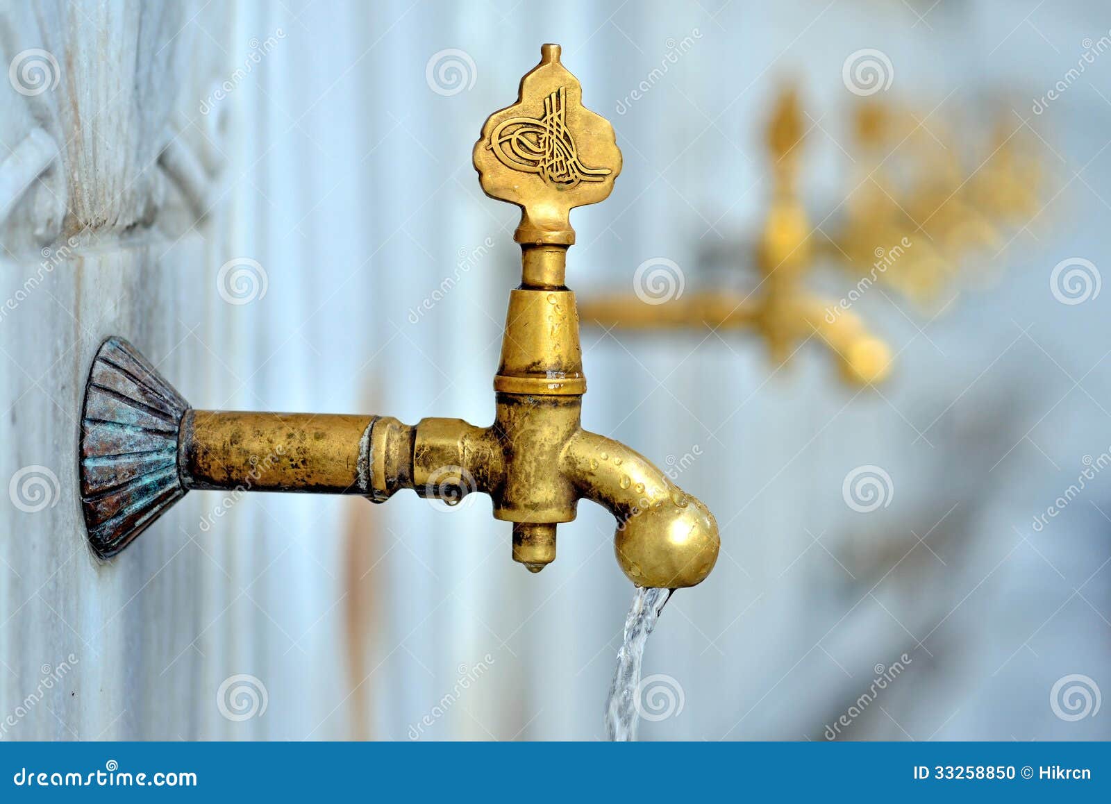 Date De Robinet D'ablution Faite En Laiton Photo stock - Image du ...