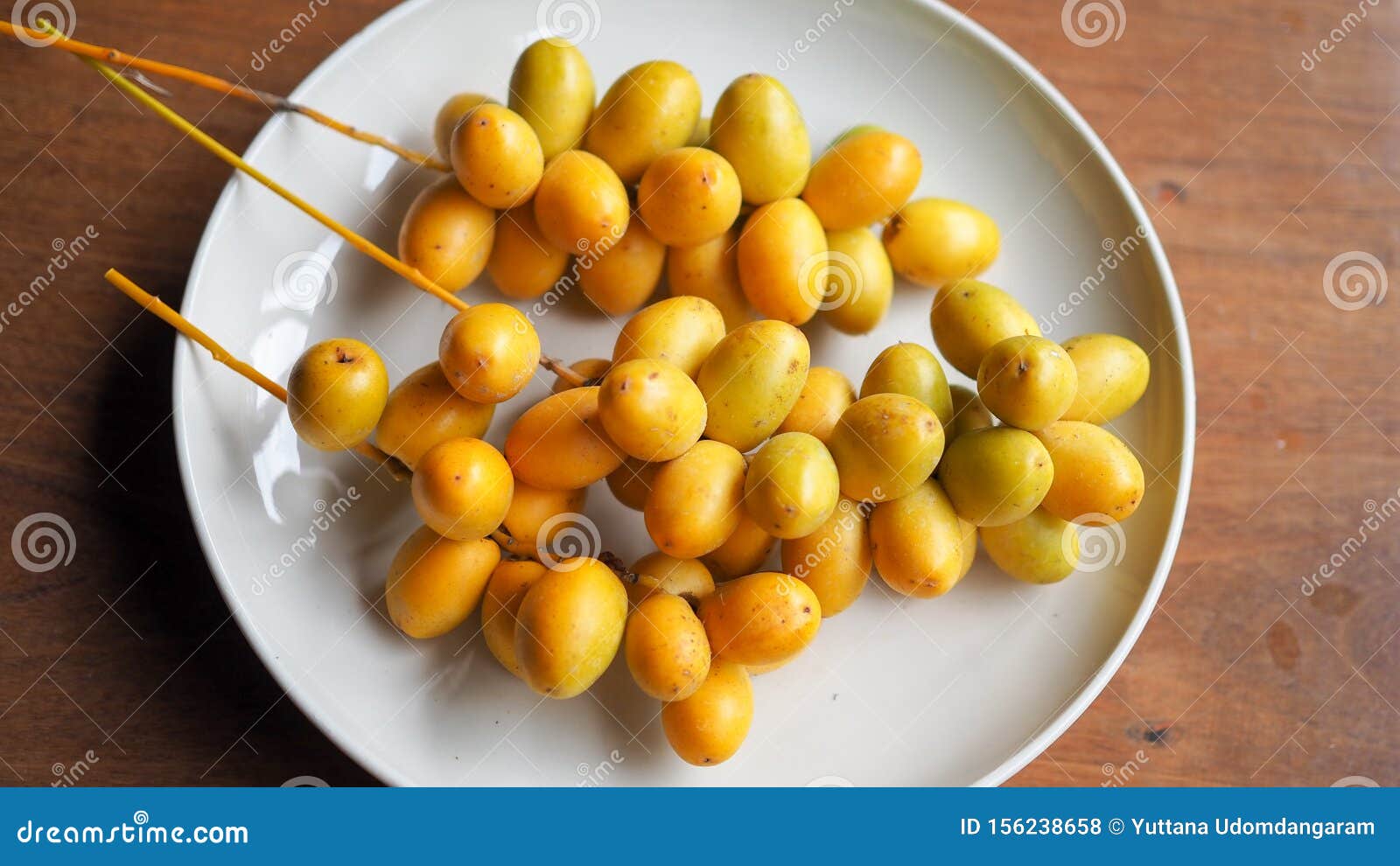 Date Palm Fresh Golden Safflower Stock Photo - Image of fruit, ripe ...