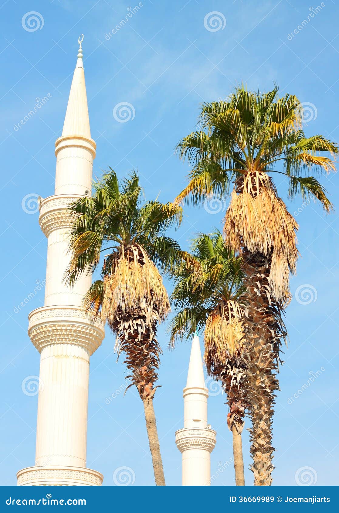 The Beautiful Minaret Of Prophet Mosque In Medina. Islamic Buildings ...