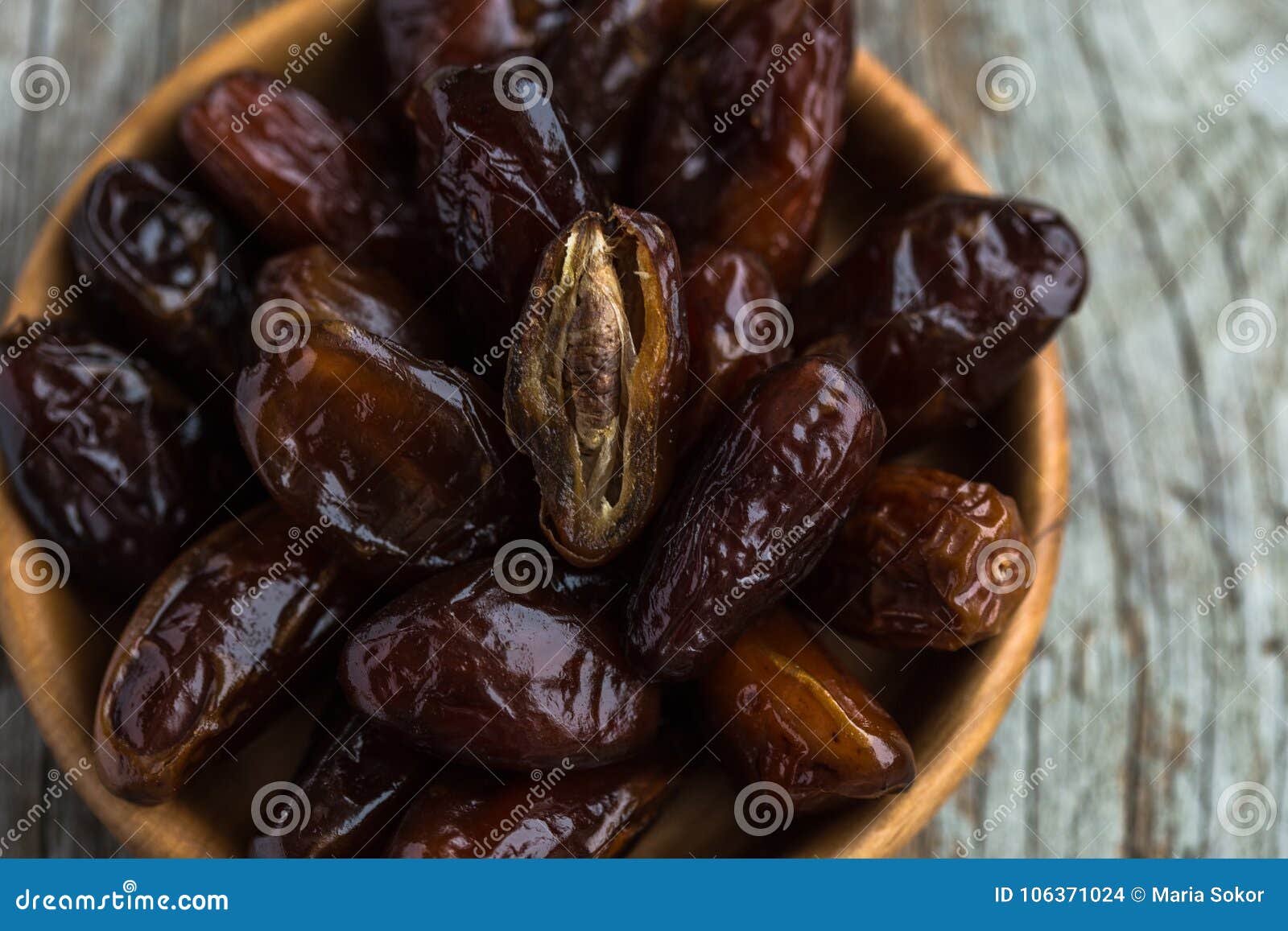 Half And Whole Avocados Isolated On White Background. Excellent ...