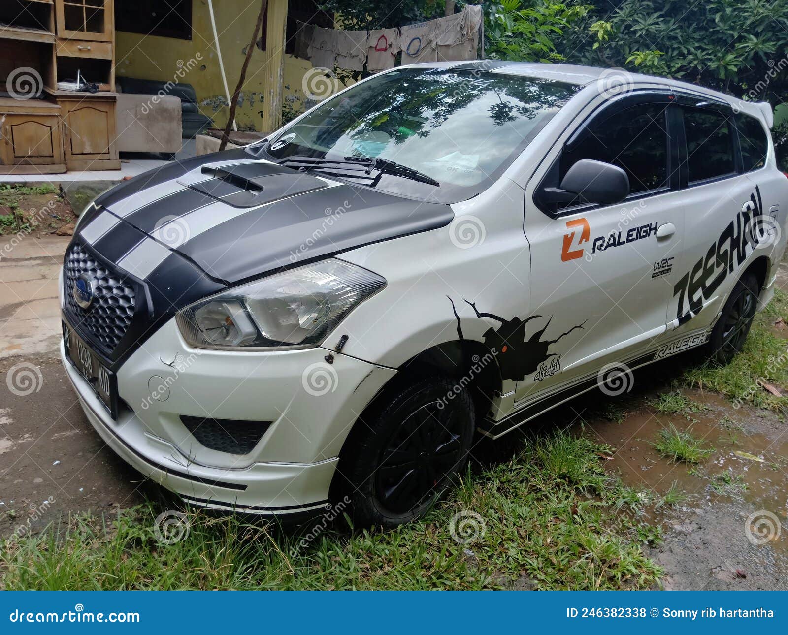 Datsun go+ 7 editorial stock photo. Image of wheel, commercial - 246382338