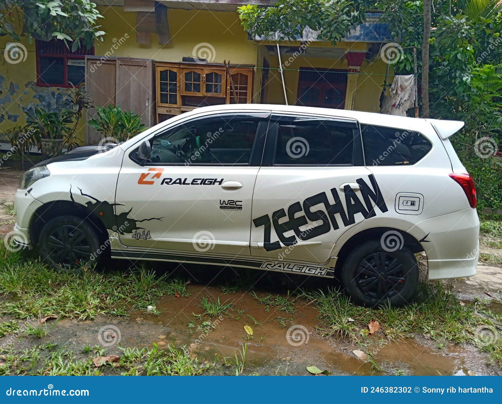 Datsun go+ 2 editorial photography. Image of color, industry - 246382302