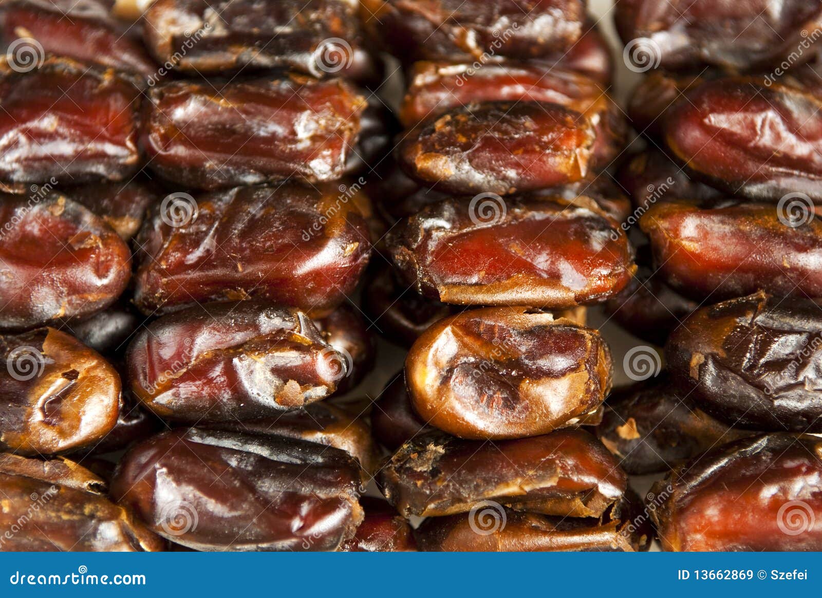 Dattes de Medjool image stock. Image du apéritif, sain - 13662869