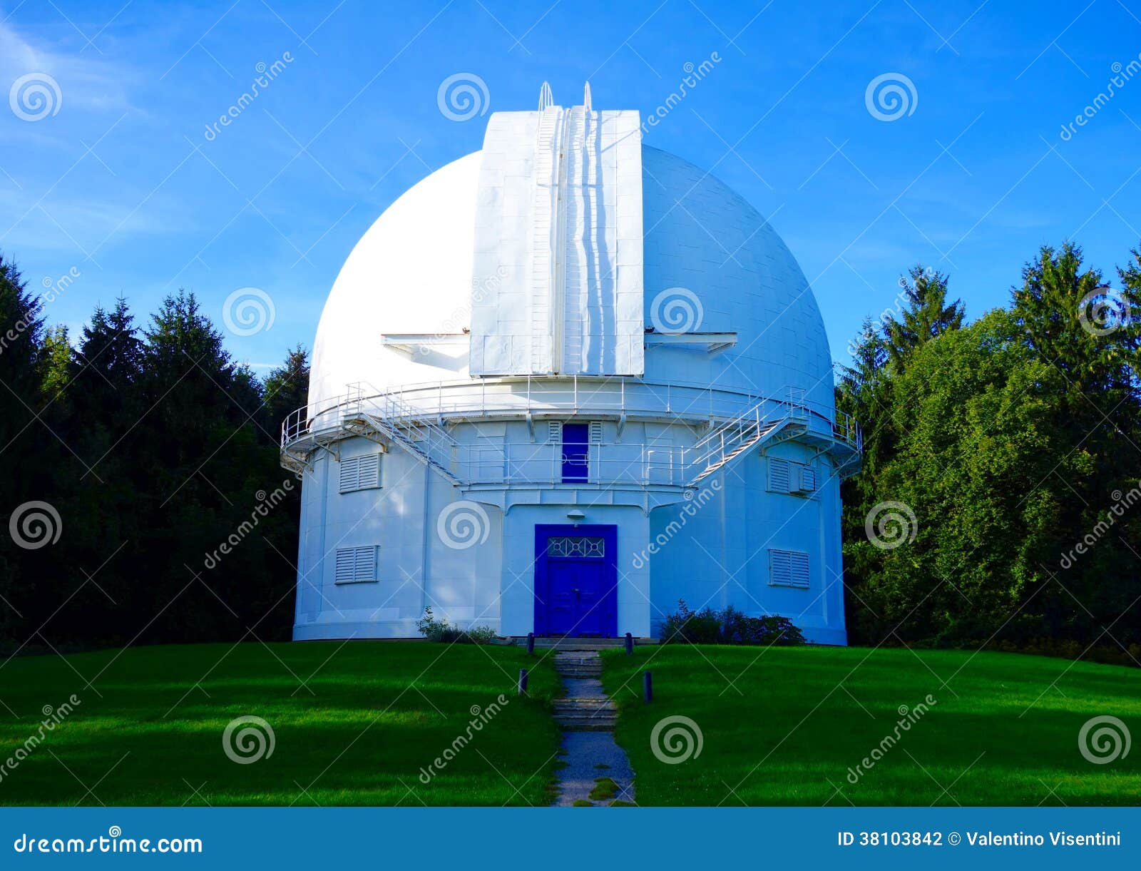 David Dunlap Observatory editorial photography. Image of roof - 38103842