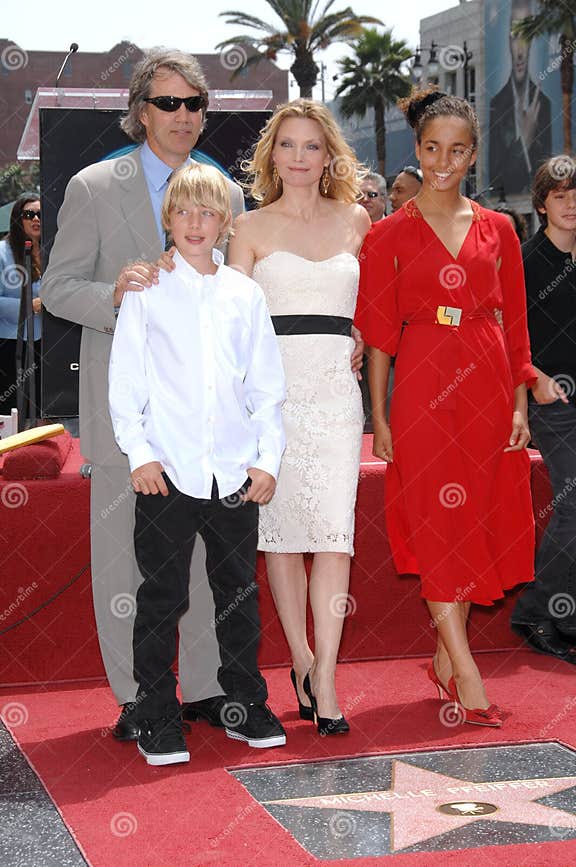 David E. Kelley, Michelle Pfeiffer Photo stock éditorial - Image du ...