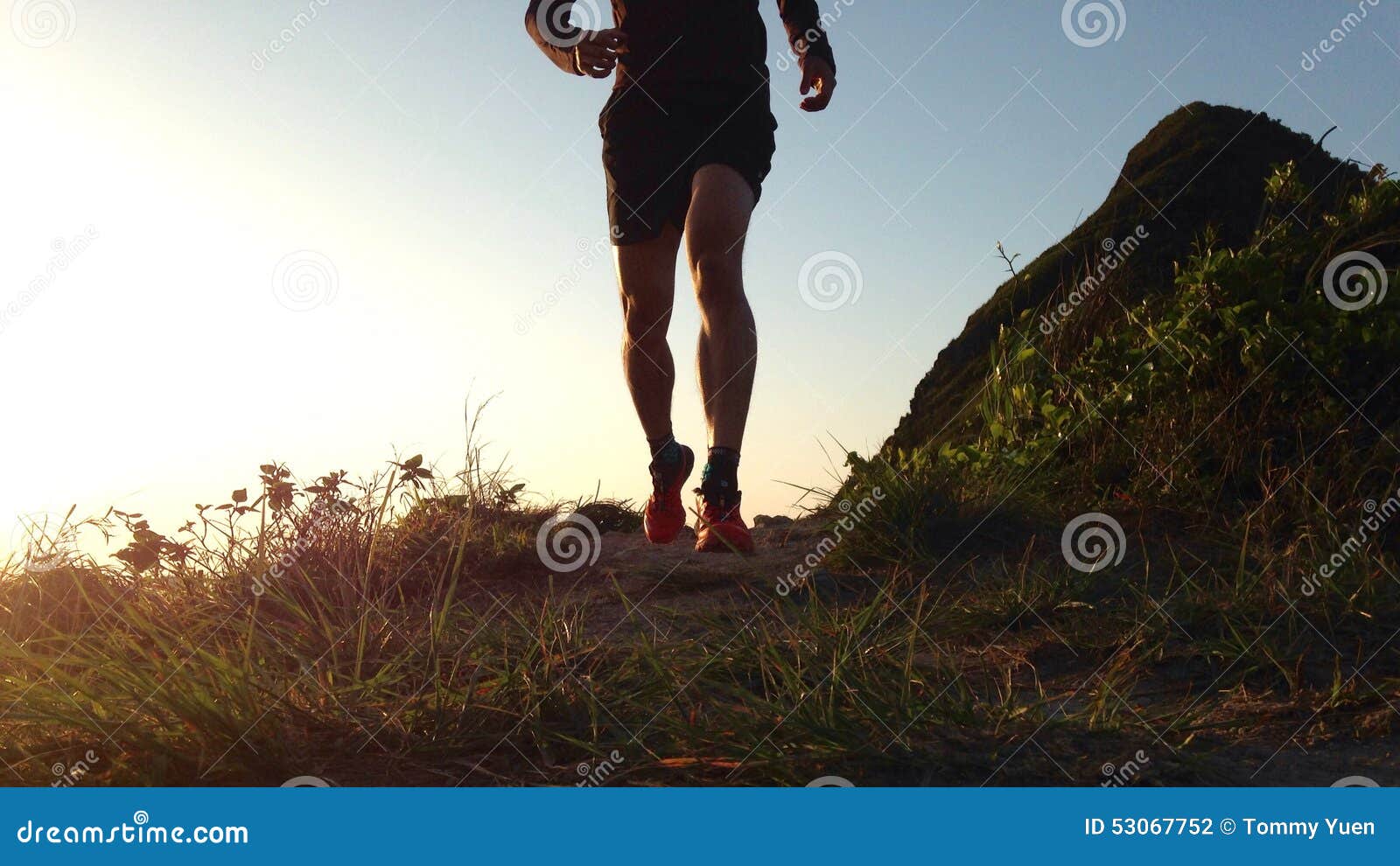 Dawn Trail Run stock foto. Image of kong, hong, looppas - 53067752