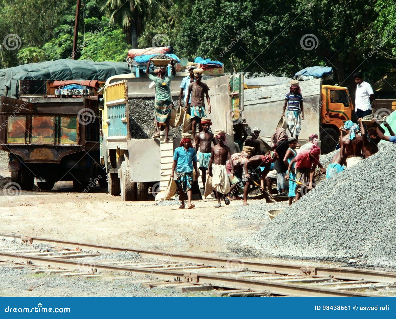 Day Laborour Working in Bangladesh Editorial Photo - Image of ...