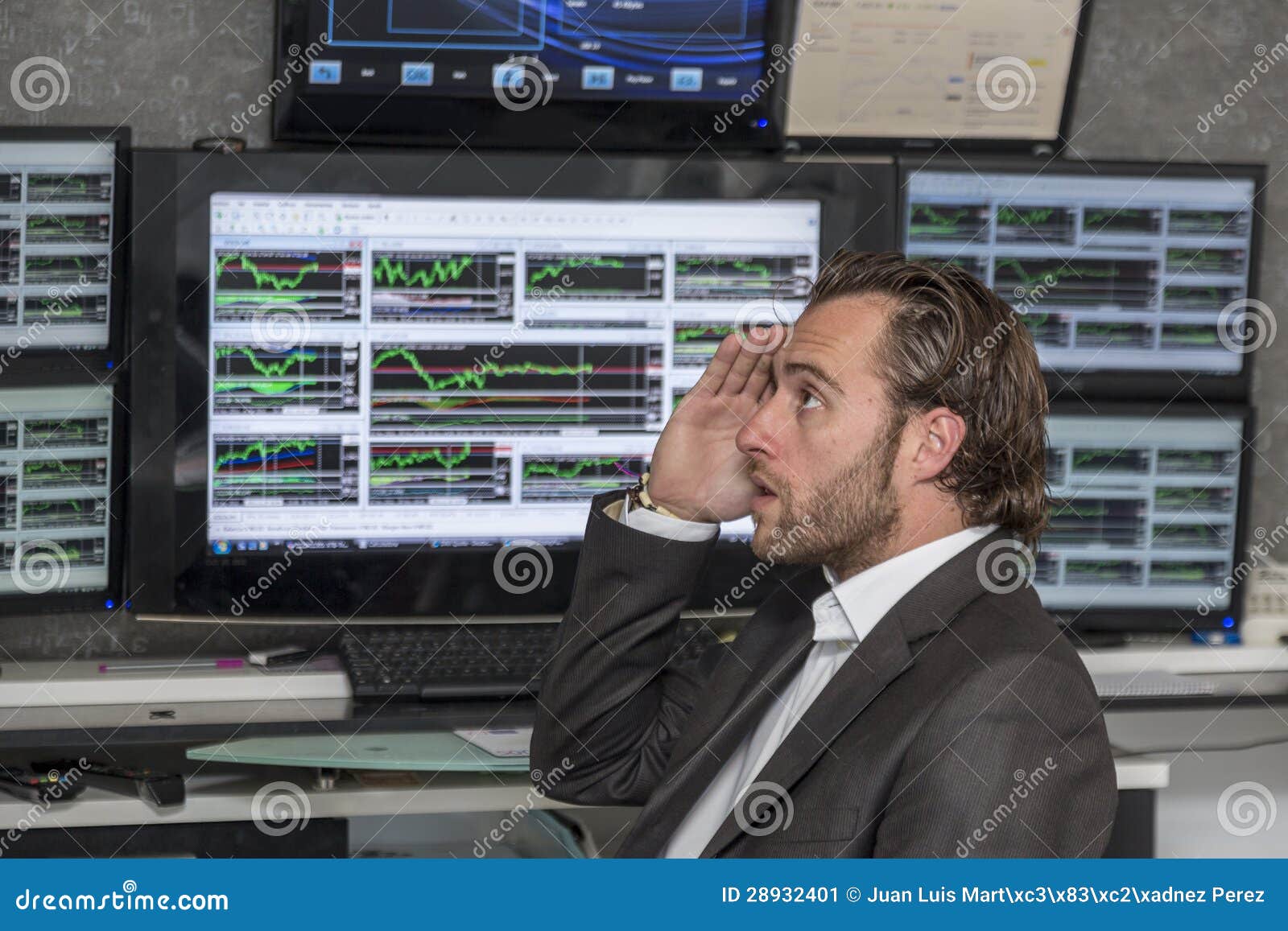 Day traider editorial photo. Image of investor, office - 28932401