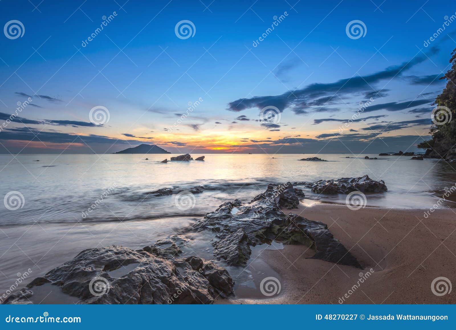 The Dazzling Bright Sunset Over a Tropical Ocean Stock Image - Image of ...