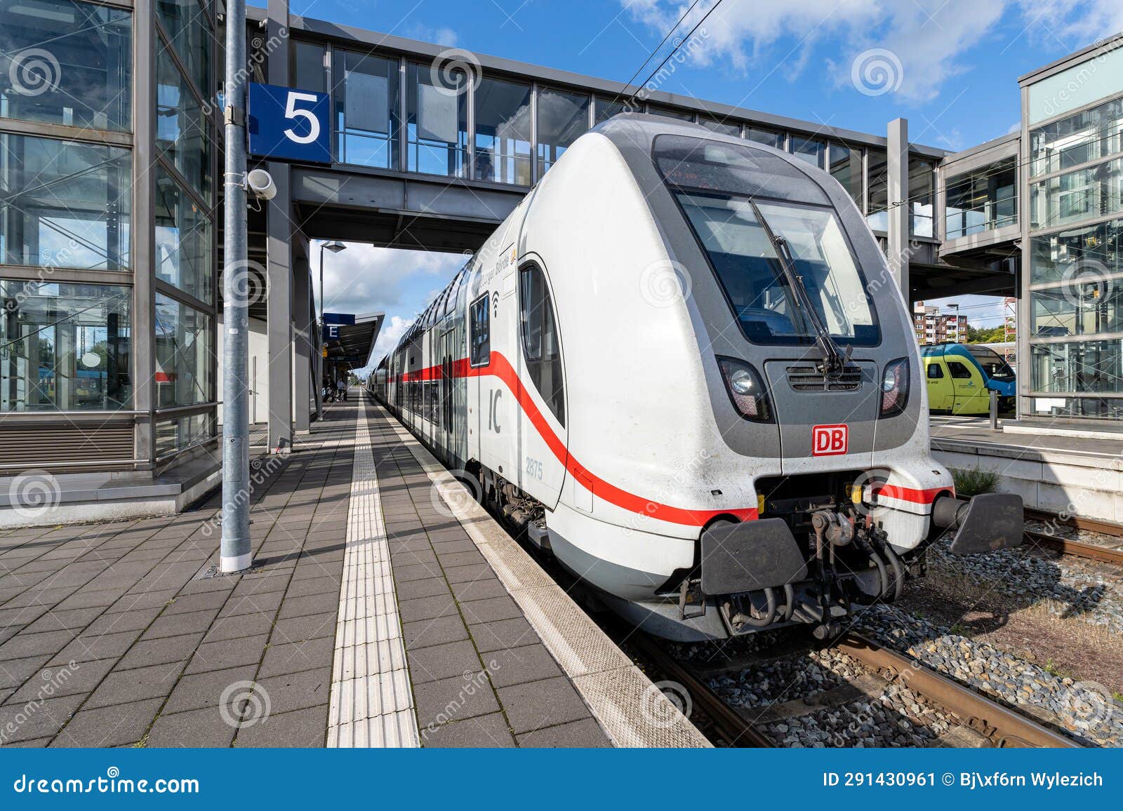 DB Intercity 2 editorial photo. Image of track, schedule - 291430961