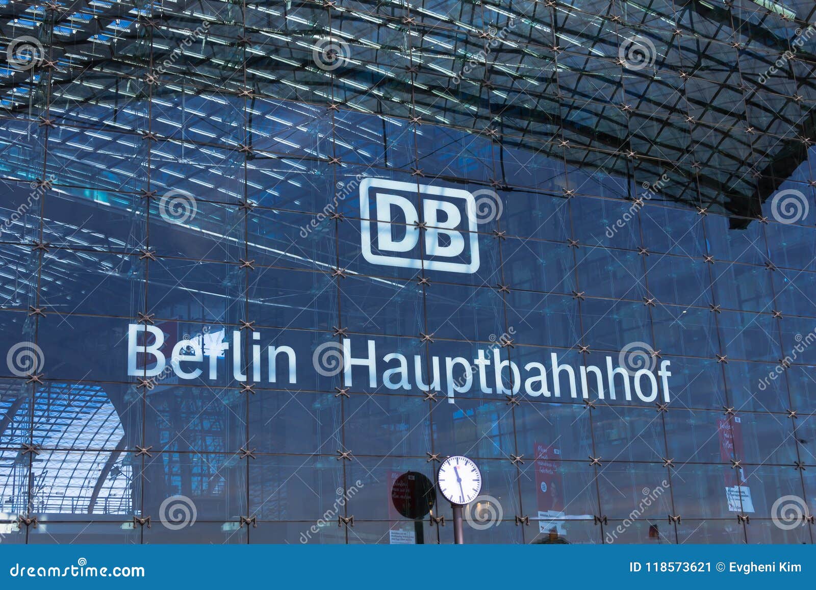 DB Logo Der Deutschen Bundesbahn Redaktionelles Foto - Bild von mode ...