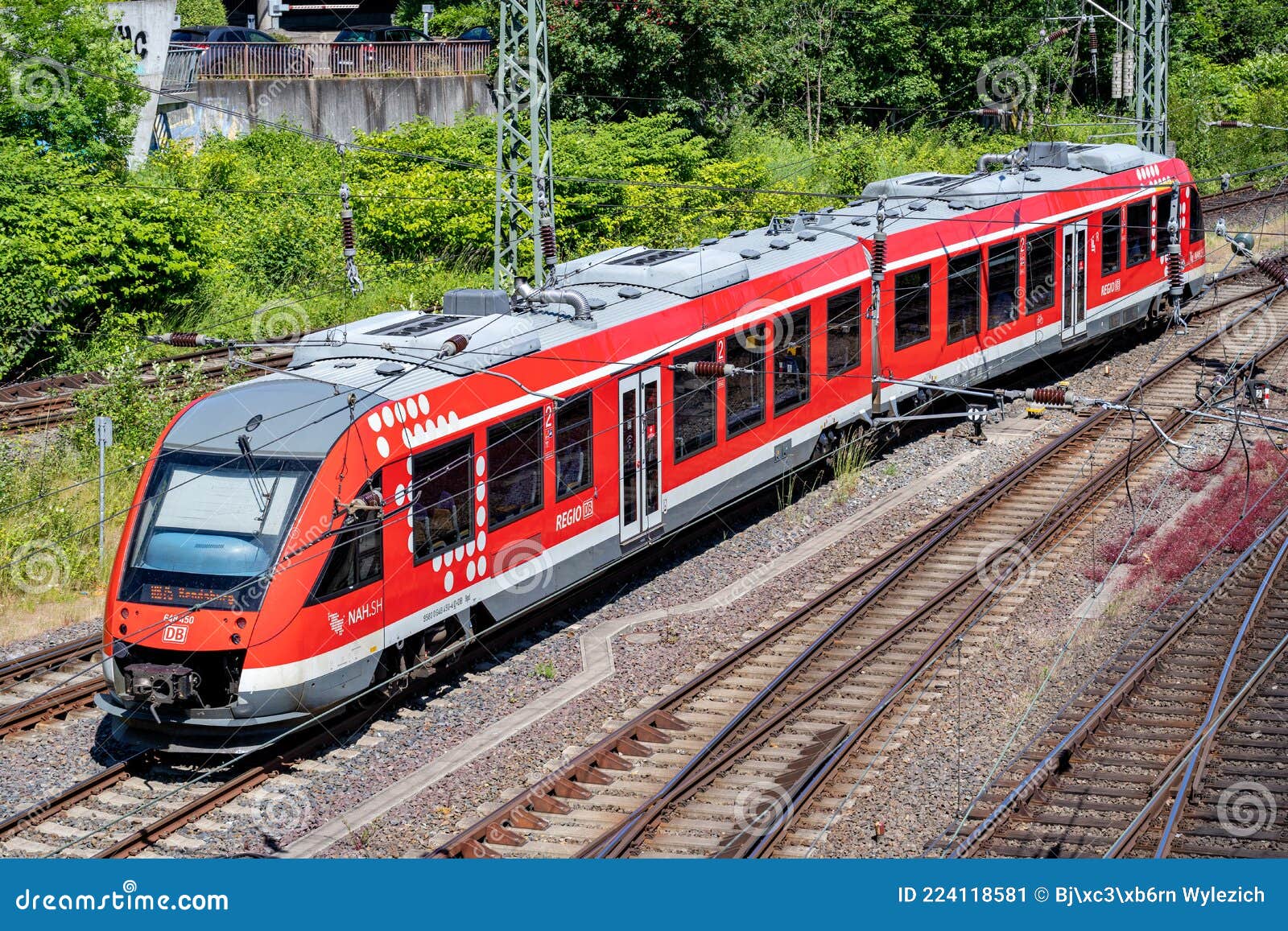 DB Regionalzug redaktionelles foto. Bild von zeile, kategorie - 224118581