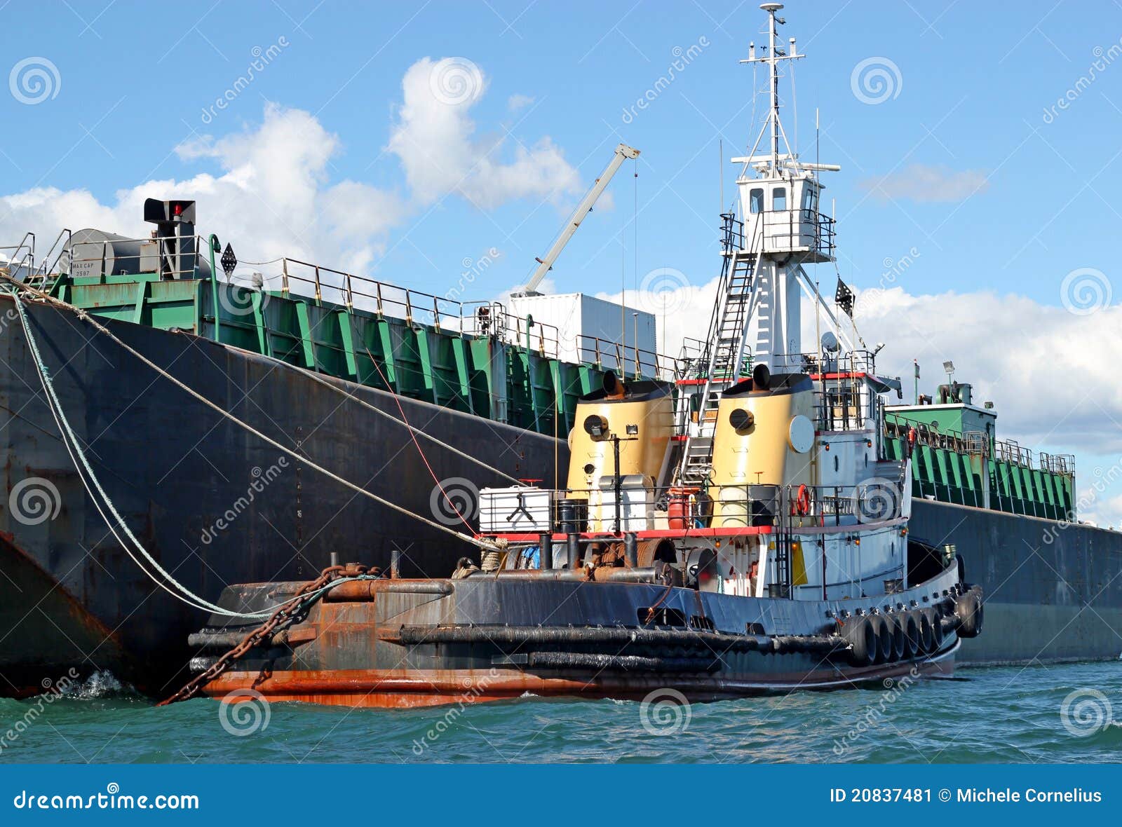 De Aak En De Sleepboot Van De Brandstof Stock Afbeelding - Image of ...