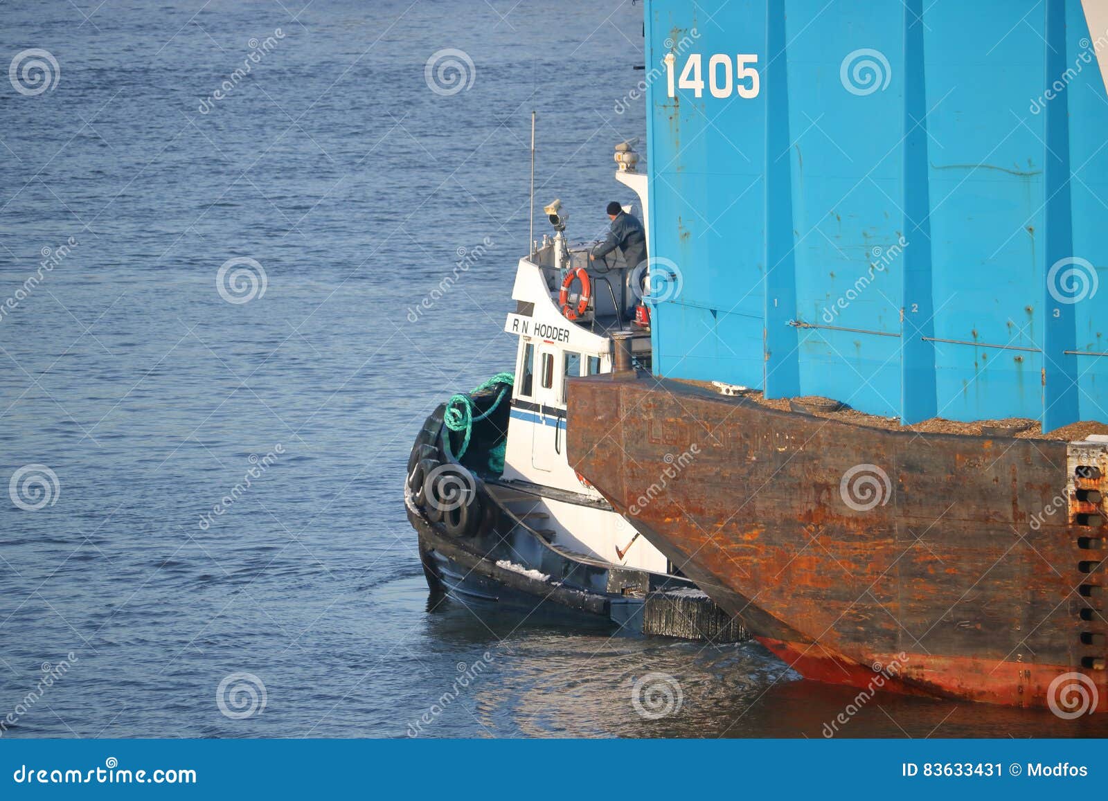 De Aak Van Tug Boat Captain En Van De Rivier Redactionele Foto - Image ...
