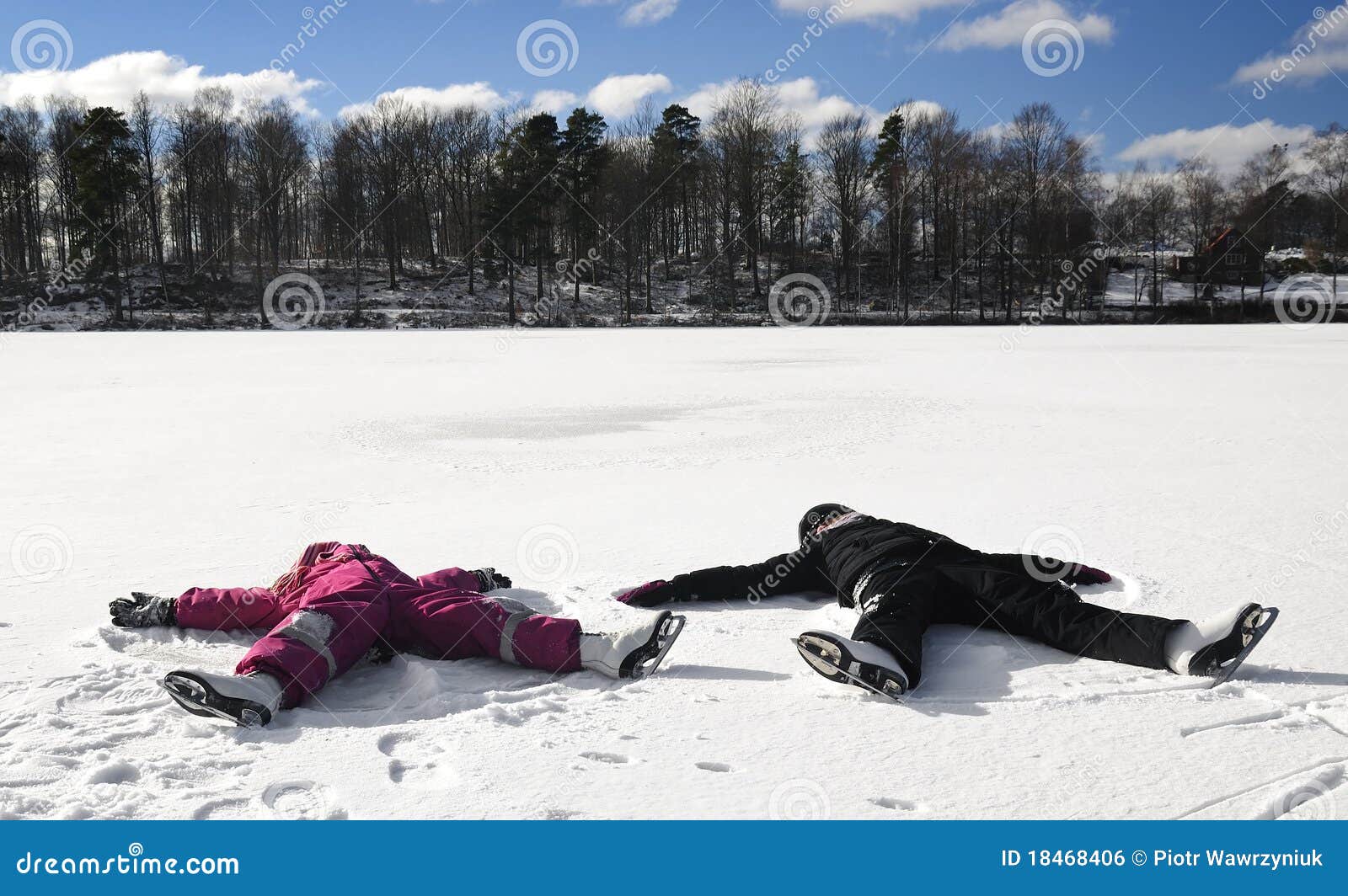 De Activiteit Van De Kinderen Van De Winter Op Ijs Stock Foto - Image ...