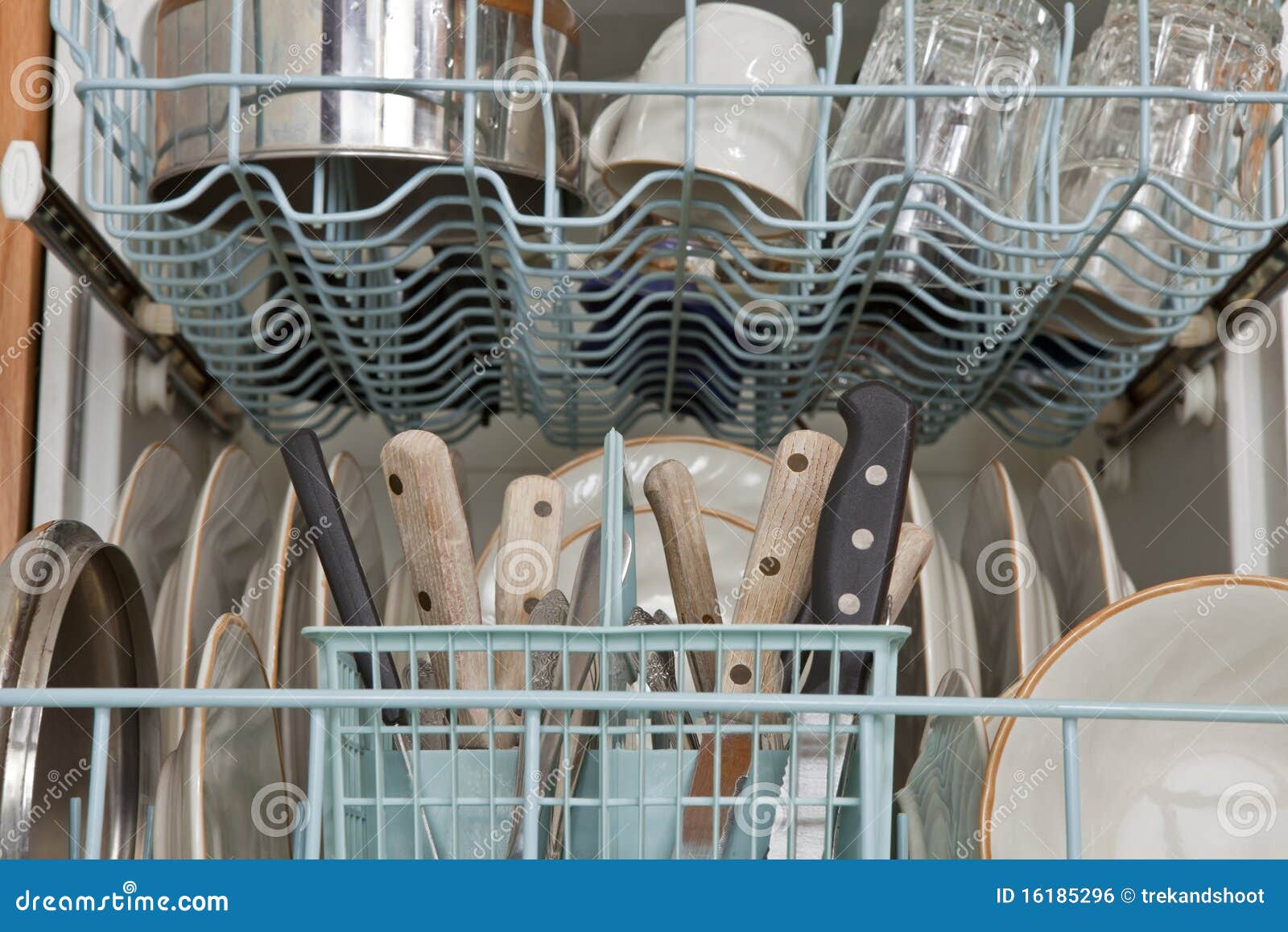 In de Afwasmachine stock foto. Image of vuil, plaat, glaswerk - 16185296