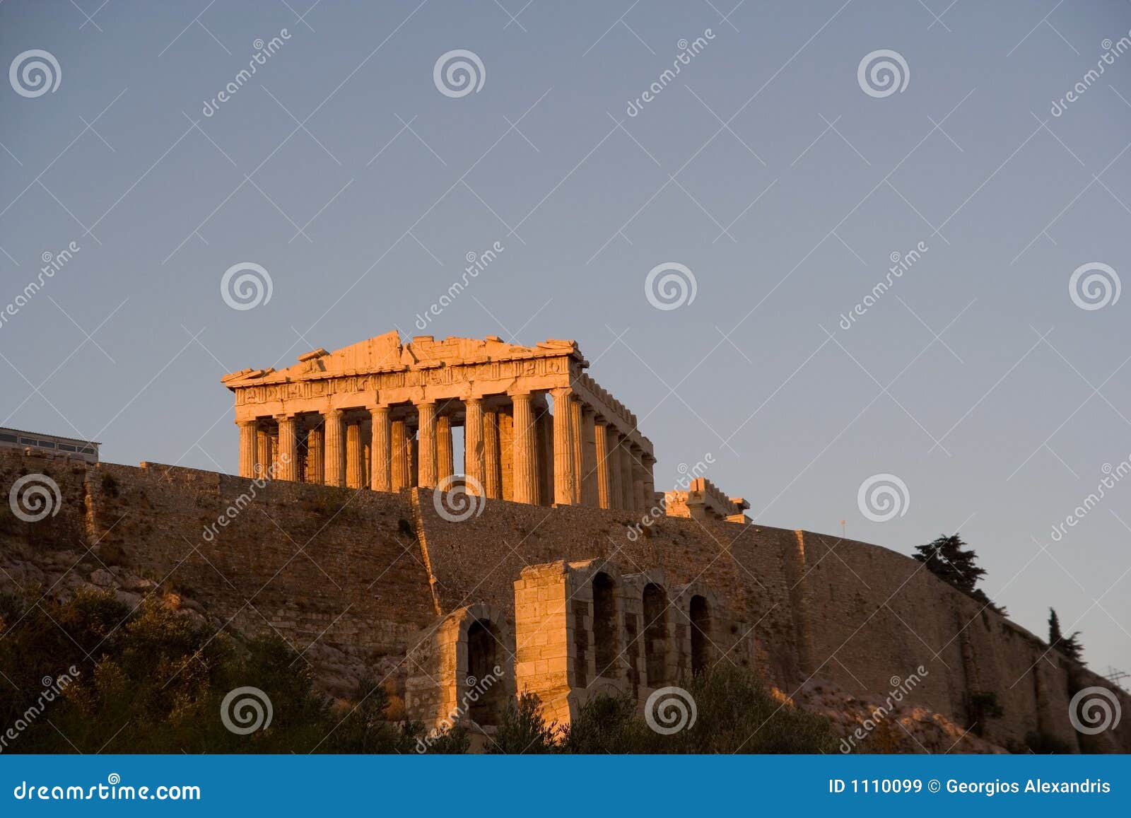 De Akropolis Van Athene Tijdens De Zonsondergang Stock Afbeelding ...