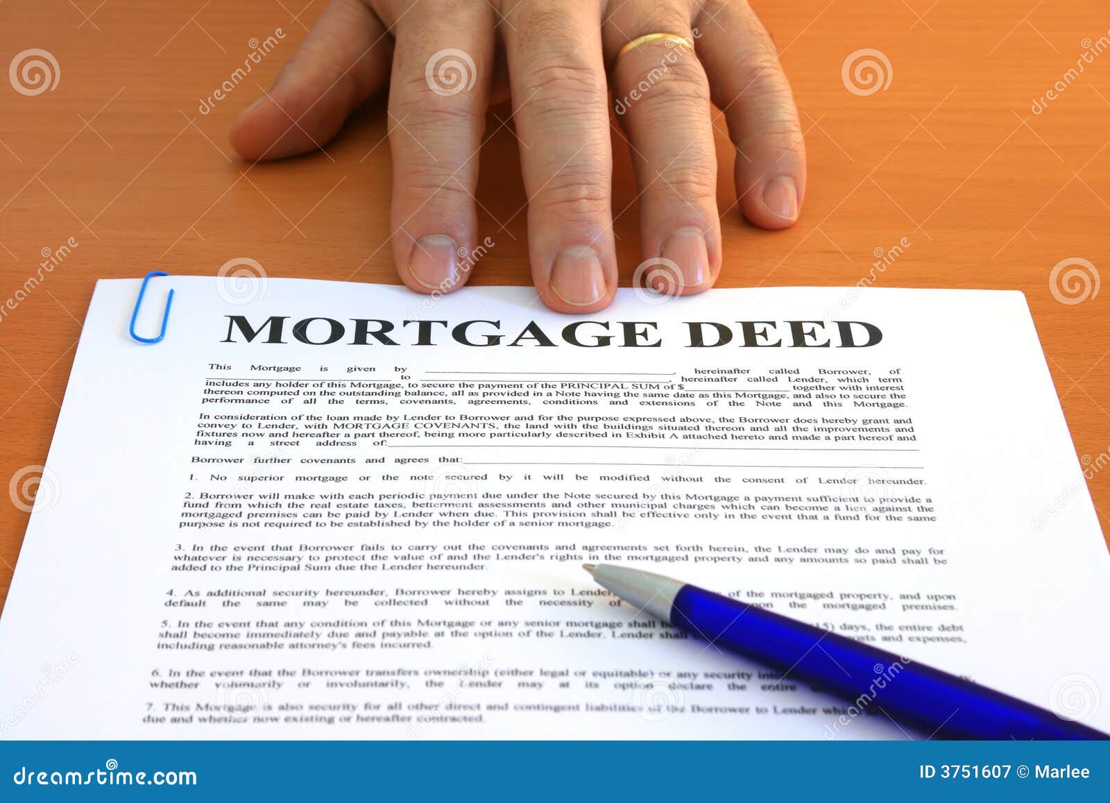 De Akte van de hypotheek stock afbeelding. Image of ballpoint - 3751607