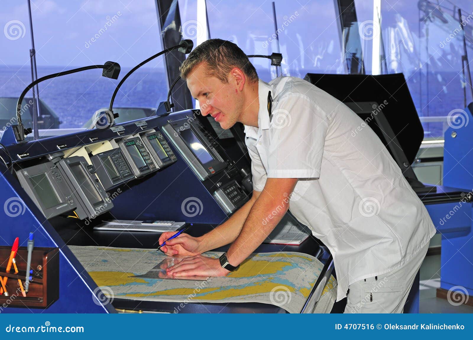 De Ambtenaar Van De Navigatie Stock Foto - Image of apparaten, motor ...