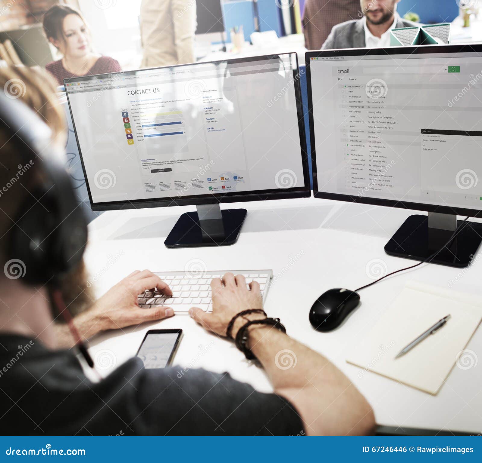 De Ambtenaar Working Assistance Concept Van De Klantendienst Stock Foto ...