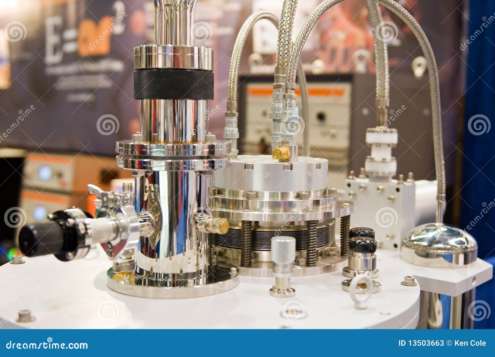 De Apparatuur Van Het Laboratorium Stock Afbeelding - Image of hoog ...