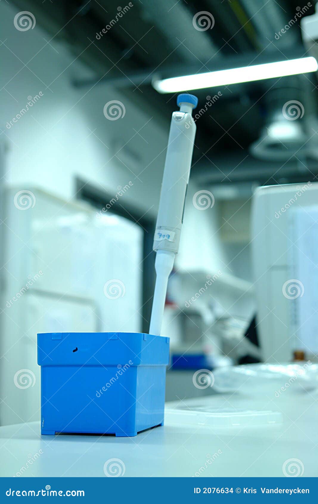 De Apparatuur Van Het Laboratorium Stock Foto - Image of vloeistoffen ...