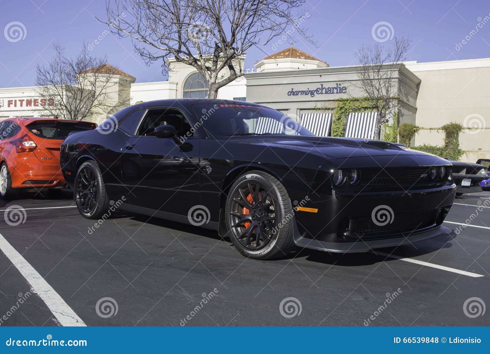 2015 De Auto Van Dodge Eiser SRT Hemi Hellcat Redactionele Stock Foto ...