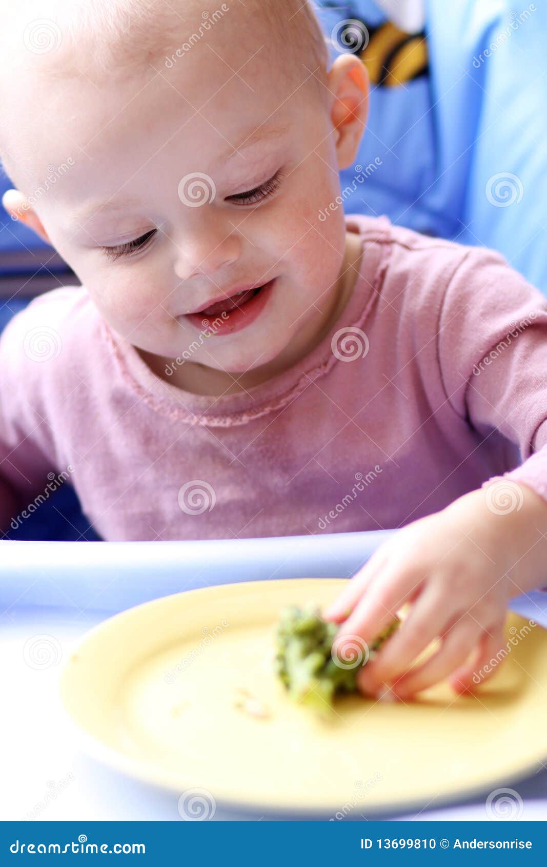 De baby eet stock foto. Image of kind, menselijk, pret - 13699810