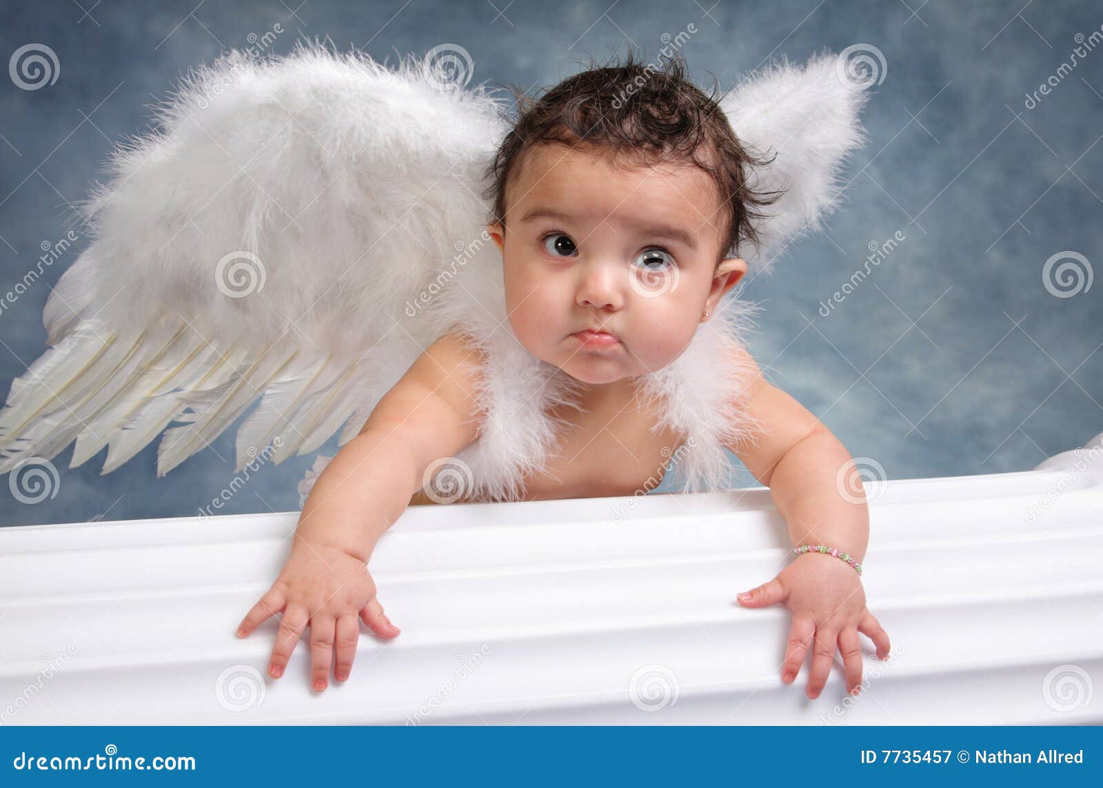 De Baby van de engel stock afbeelding. Image of kijk, weinig - 7735457