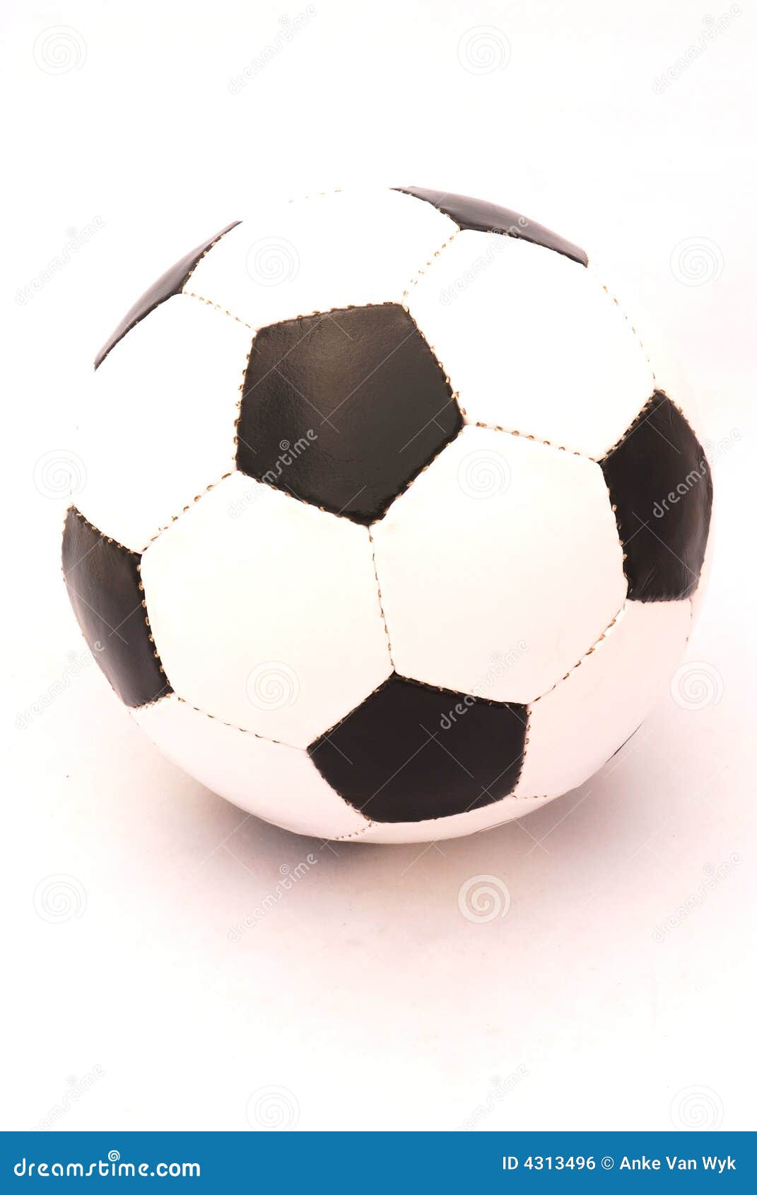 De bal van het voetbal stock foto. Image of tegen, voorwerp - 4313496