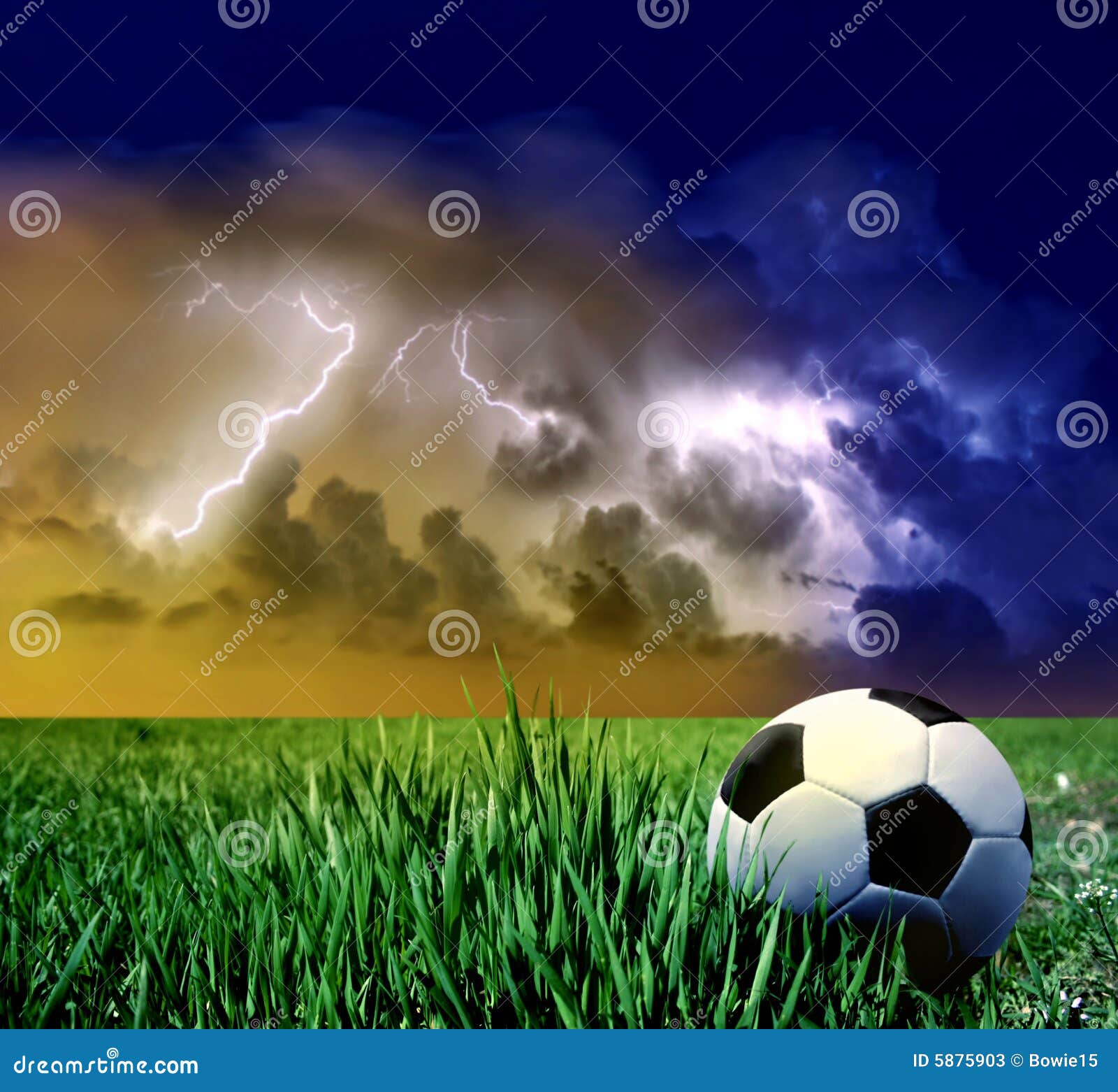 De bal van het voetbal stock afbeelding. Image of sport - 5875903
