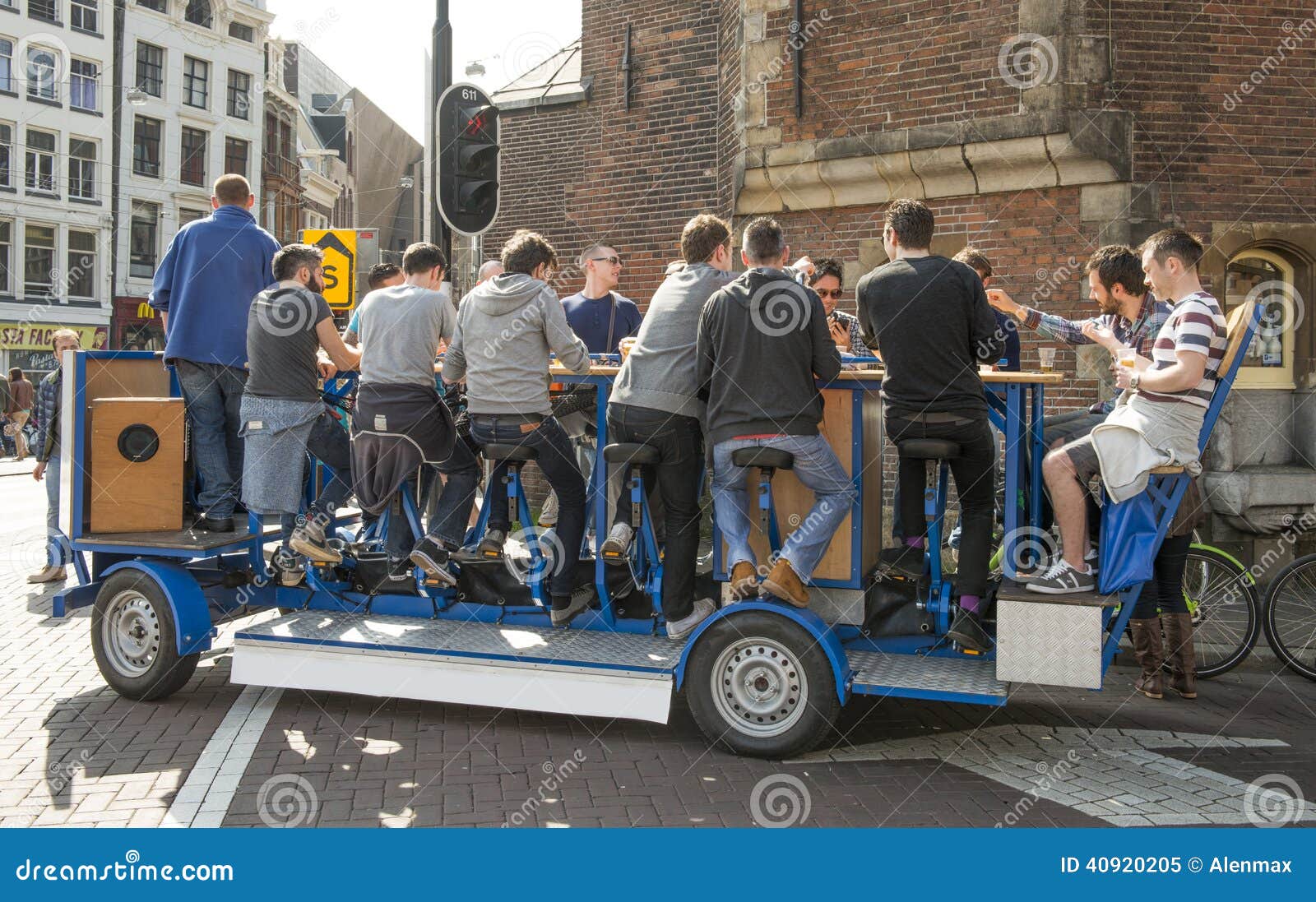 De Bar Van De Het Bierfiets Van Amsterdam Kruipt Redactionele ...