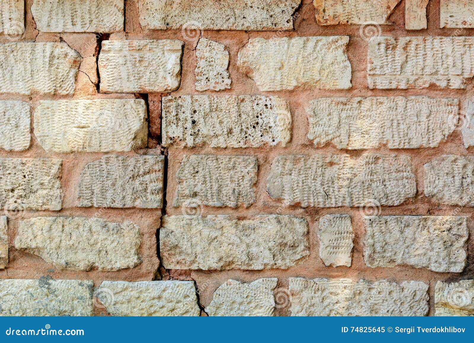 De Barst in De Bakstenen Muur Stock Afbeelding - Image of grunge ...