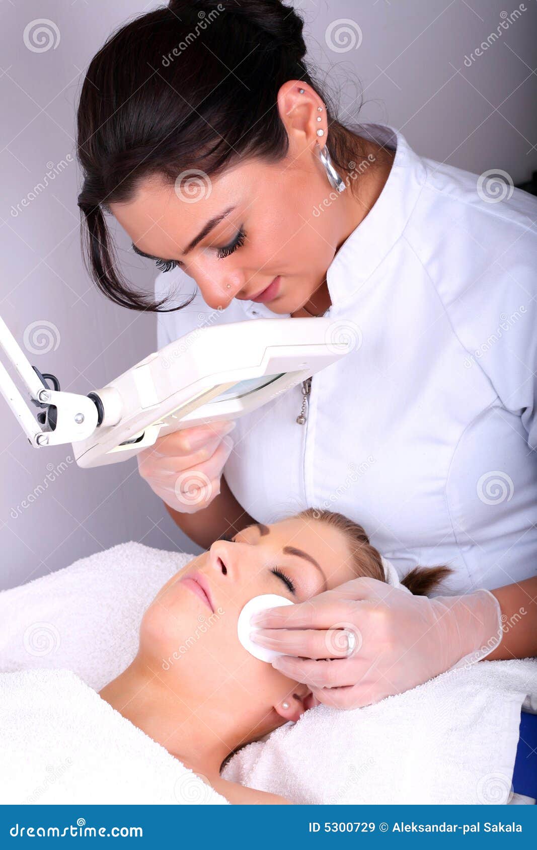 De behandeling van de huid stock afbeelding. Image of ontspanning - 5300729